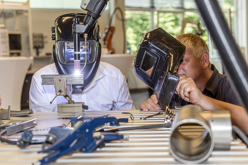 DINSE lädt zu Open Days